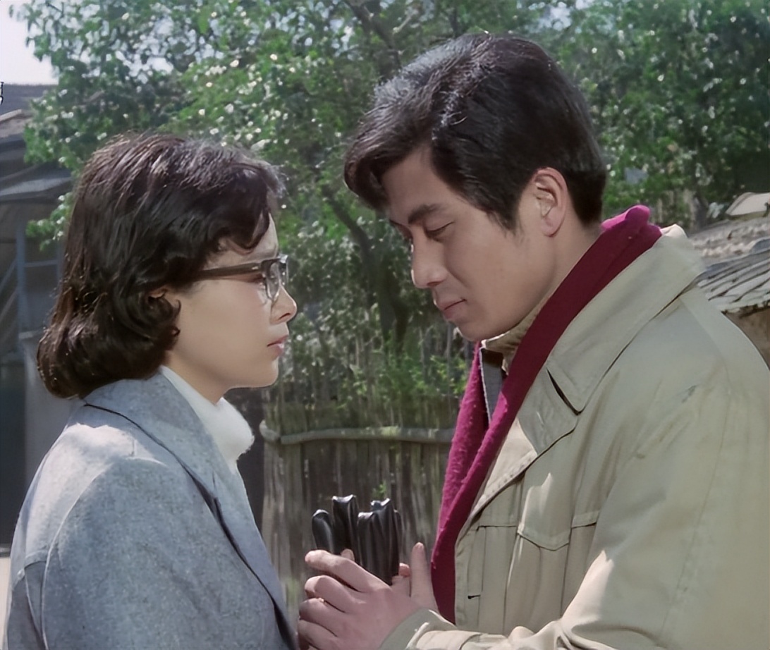 Memories of Old Movies - "Small Street" (Zhang Yu, Guo Kaimin) - iMedia
