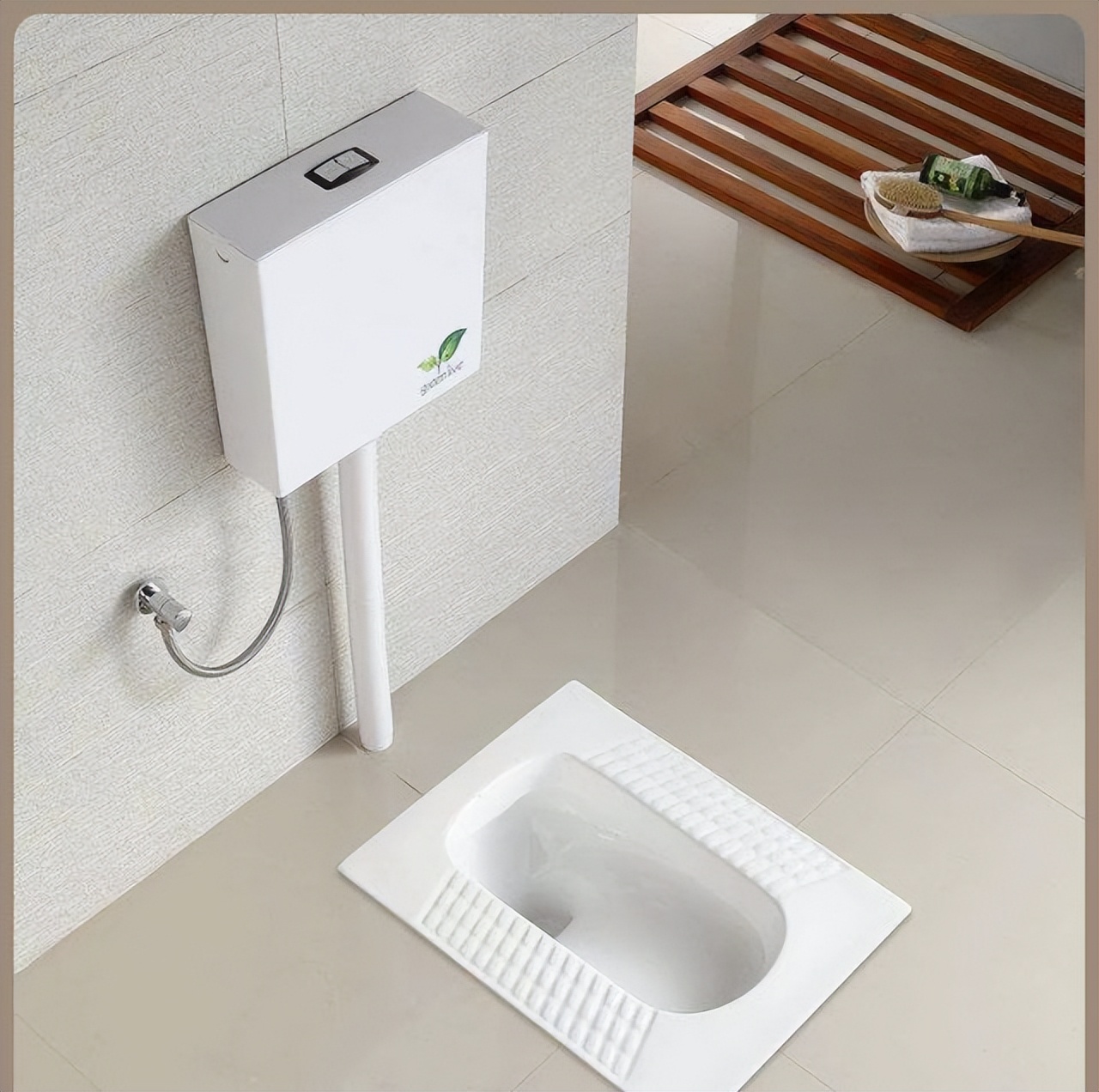 How to unclog the squatting toilet? - iNEWS