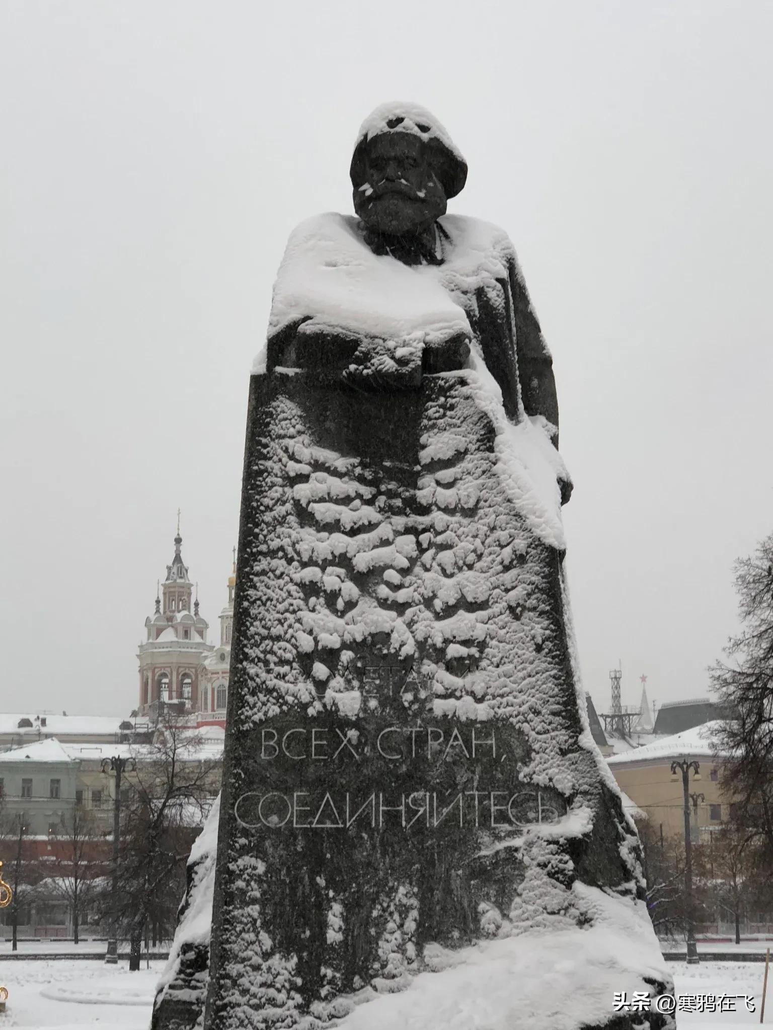 Blizzard Russia (2) White Snow Red Square - iNEWS