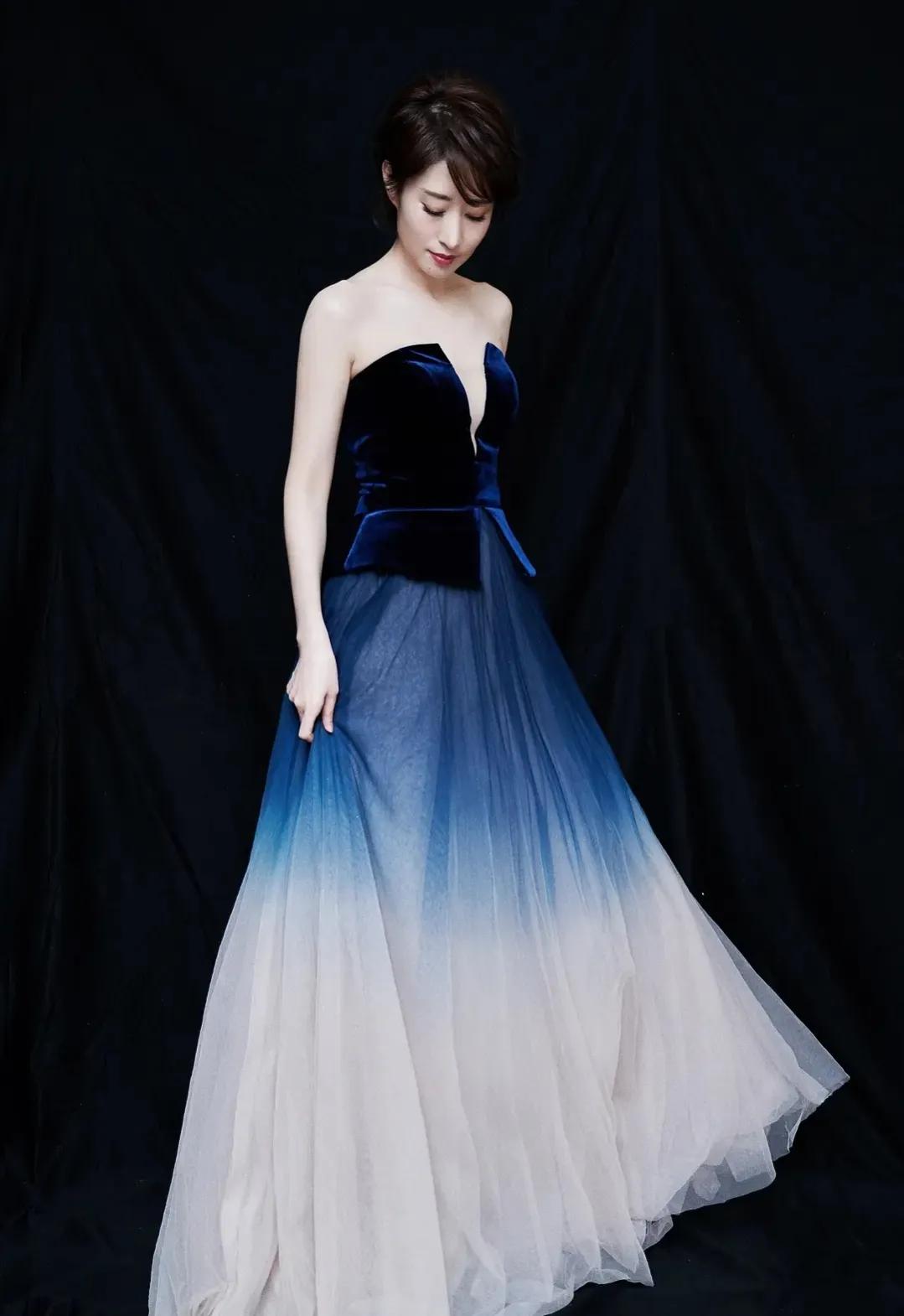 Charm goddess Liu Mintao charming pictures born in 70s - iNEWS