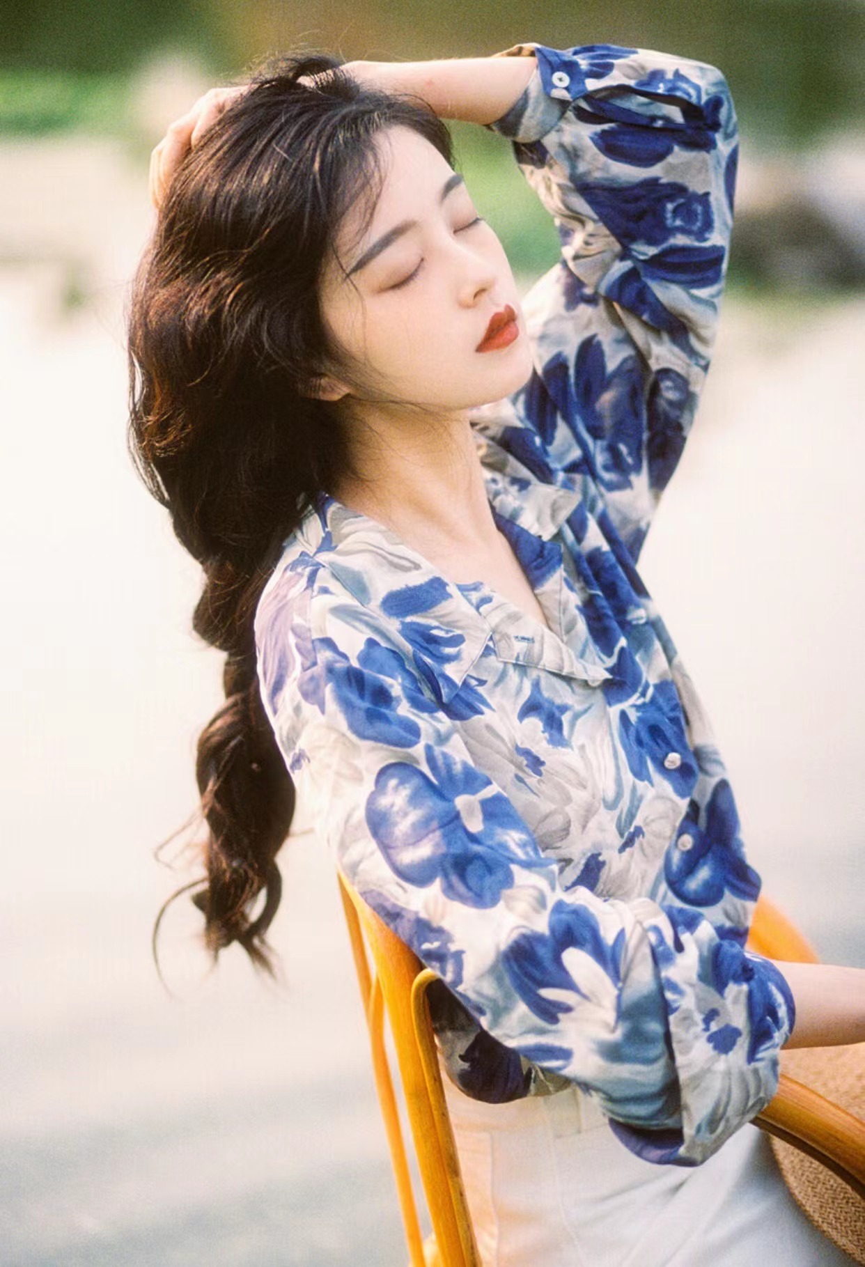 Portrait photography poses are not monotonous, grass portraits are shot ...