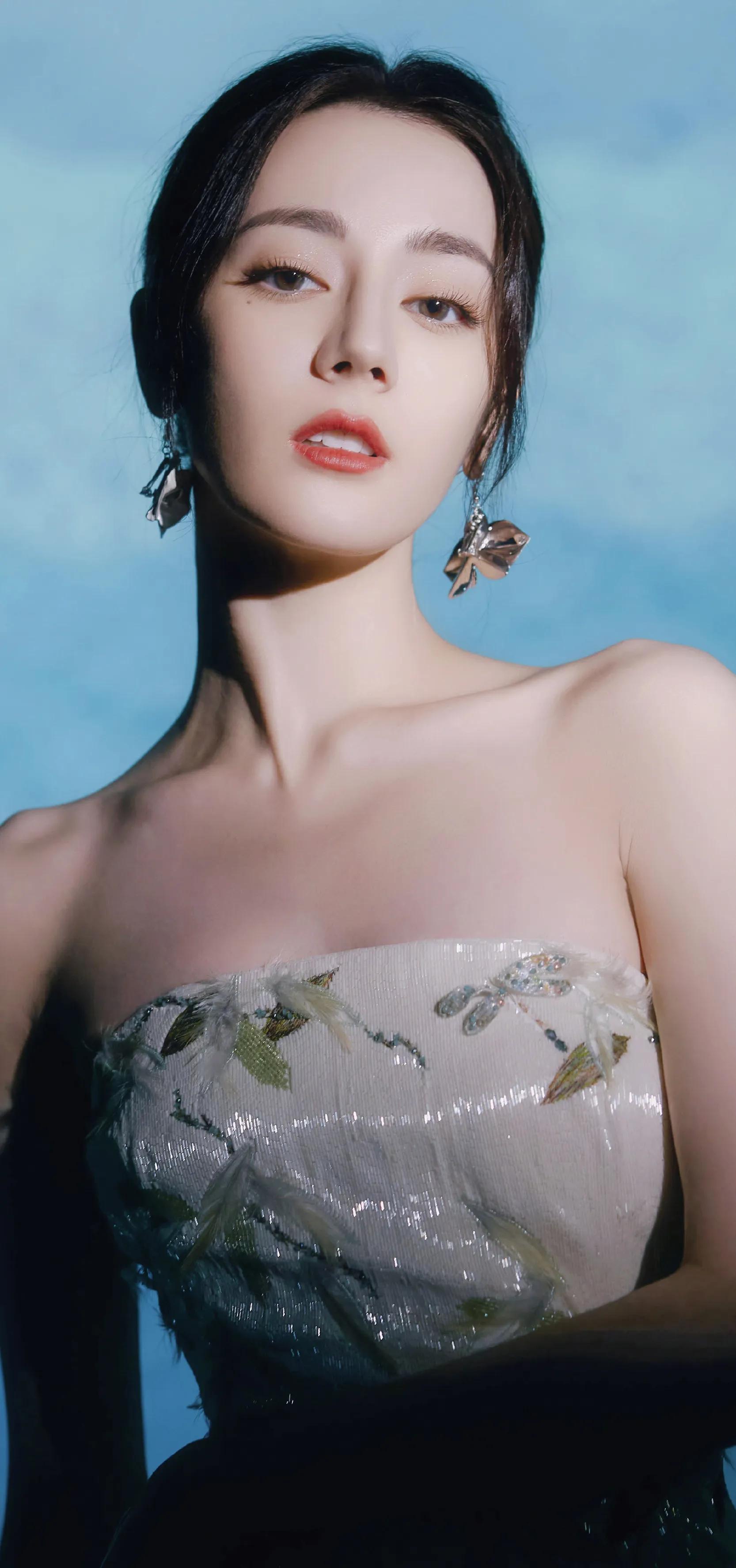 [Dilraba Wallpaper] Youlan lives in the vestibule, smoked and waiting ...