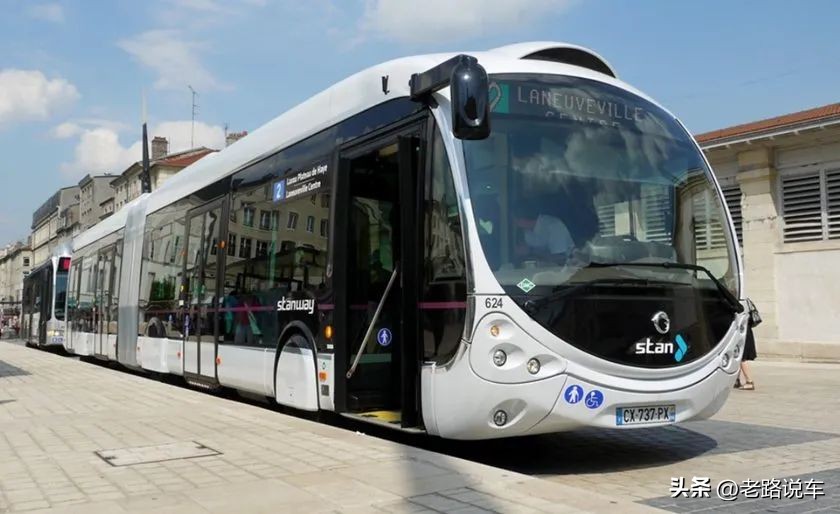 The avant-garde ESAB model - Crealis Neo 18 CNG bus - iNEWS