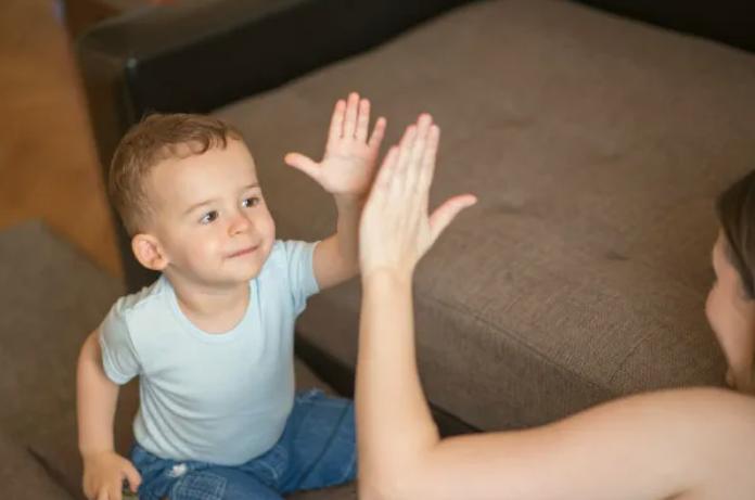 Learn these three points, easily understand the baby's gesture ...