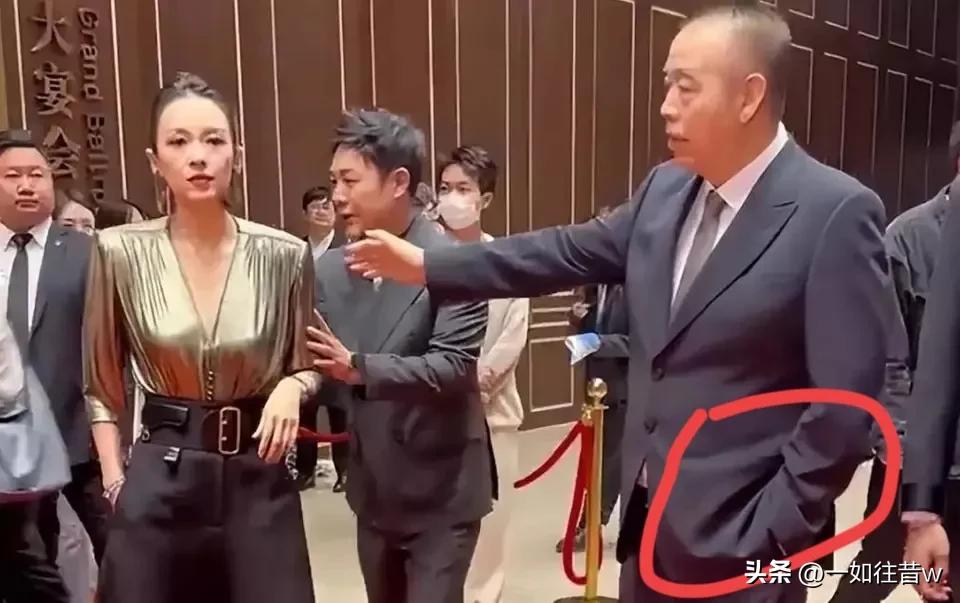 When everyone was paying attention to Zhang Ziyi's expression, they ...