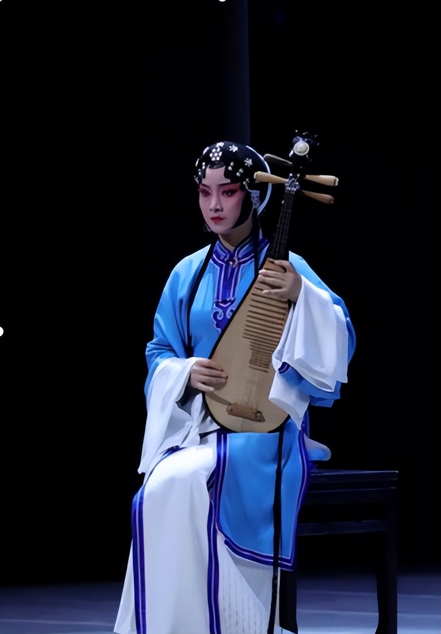 What is the use of pipa in opera and what are its artistic features ...