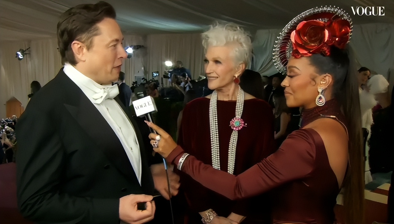 Elon Musk takes 74-year-old model mother on the red carpet - iNEWS