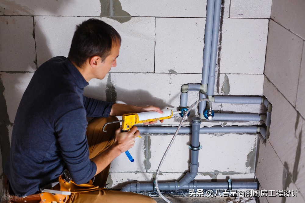 Is it better to install open pipes or concealed pipes for kitchen water ...