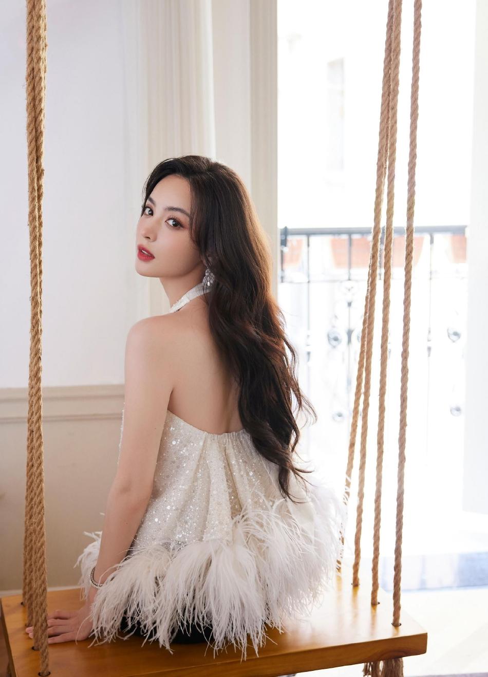 Nazha's latest photo exposure is as beautiful as a flower blooming with ...