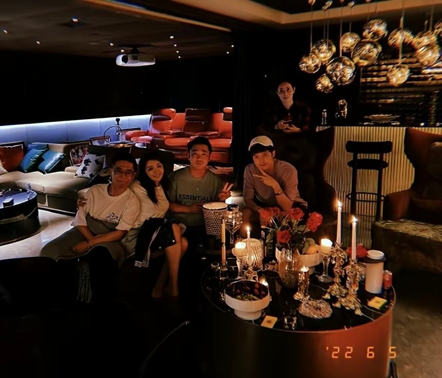 Jiang Chao's family banquet reveals his wealth, the decoration is like ...