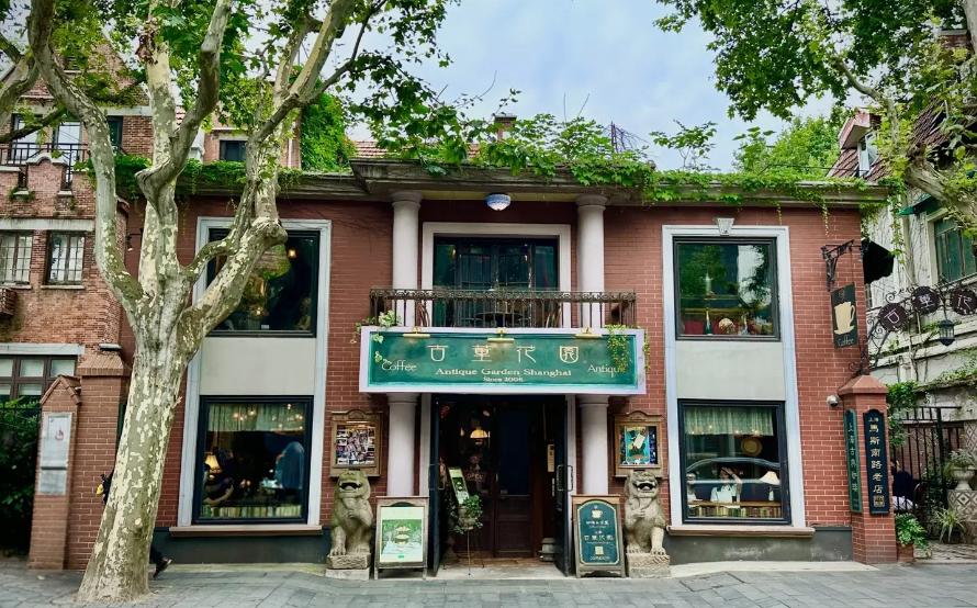 Take the challenge of walking ten beautiful City Walk routes in ...