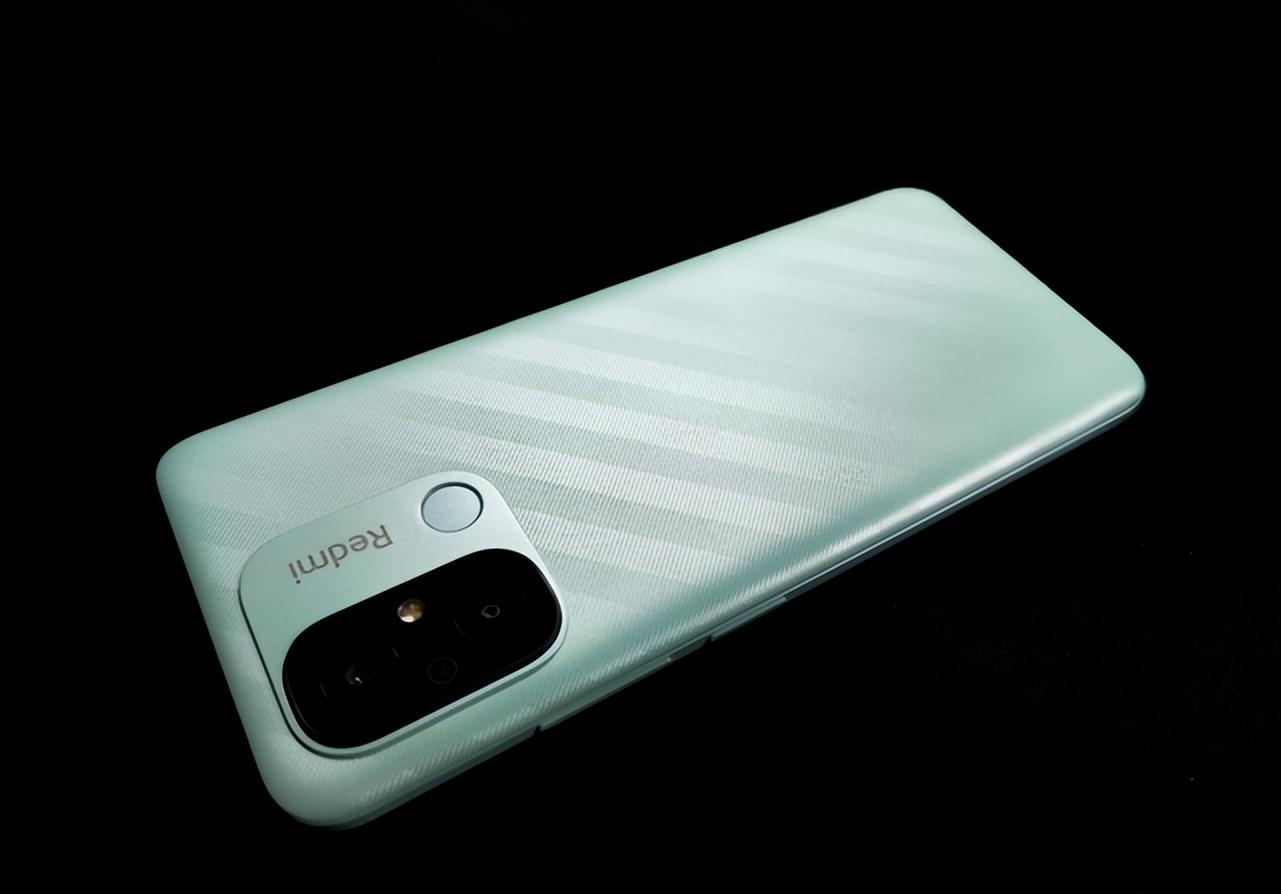 Hundred yuan mobile phone ceiling, long battery life + water drop ...