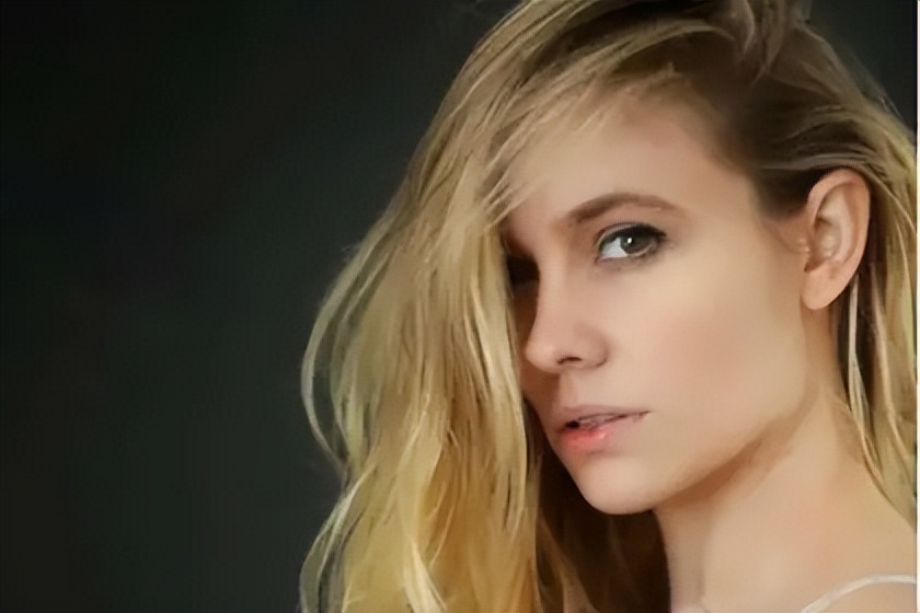 addie andrews likes an actress who makes people smile - iNEWS