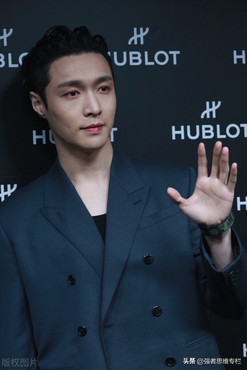 How "far" is Xu Kaicheng "from" Edison Chen - iNEWS