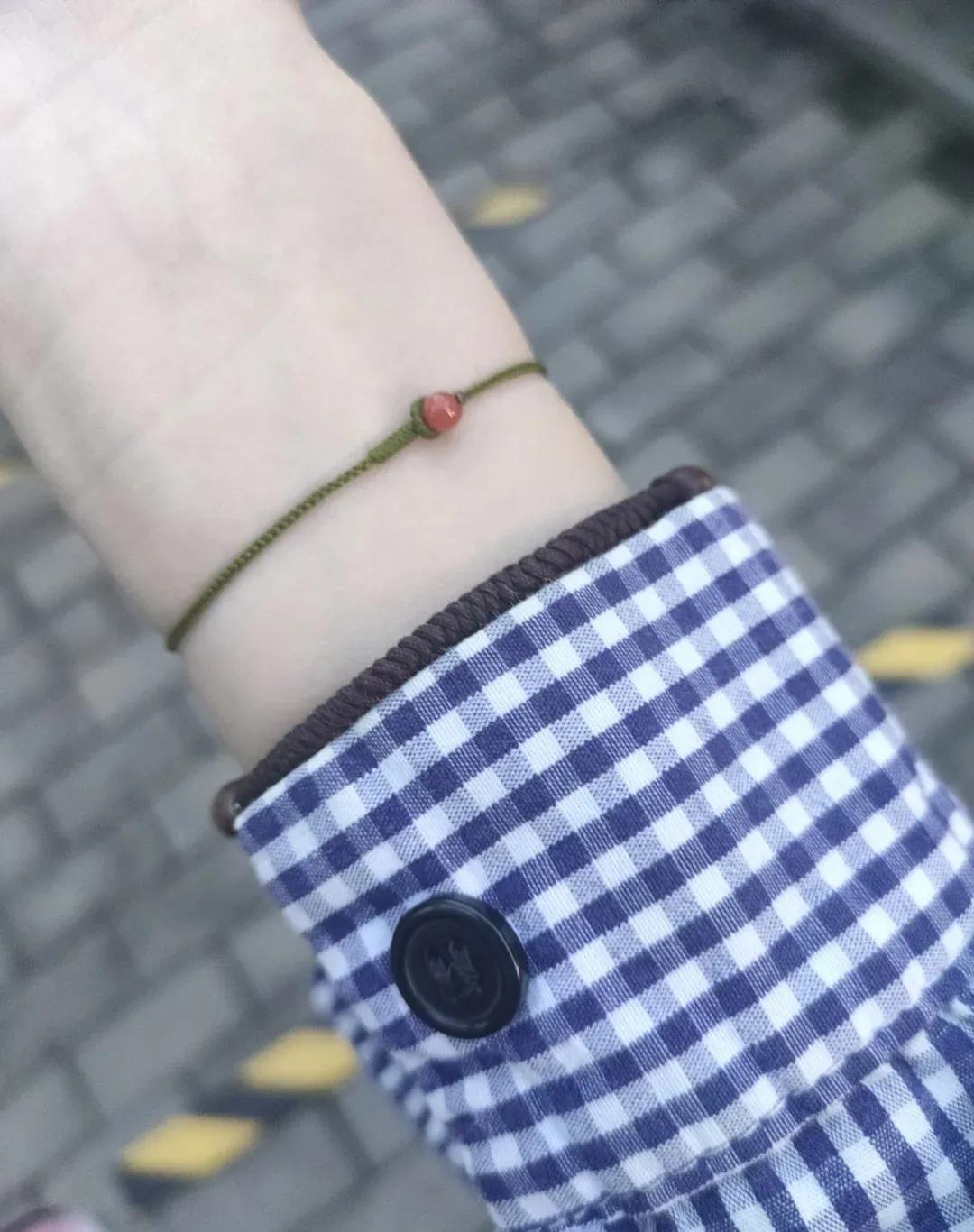 A Fallen Bracelet - iNEWS