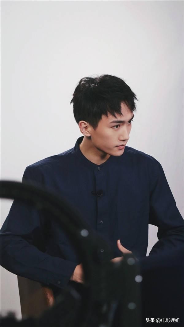 Yu Zheng's eyes are so vicious, the newly signed actor looks exactly ...