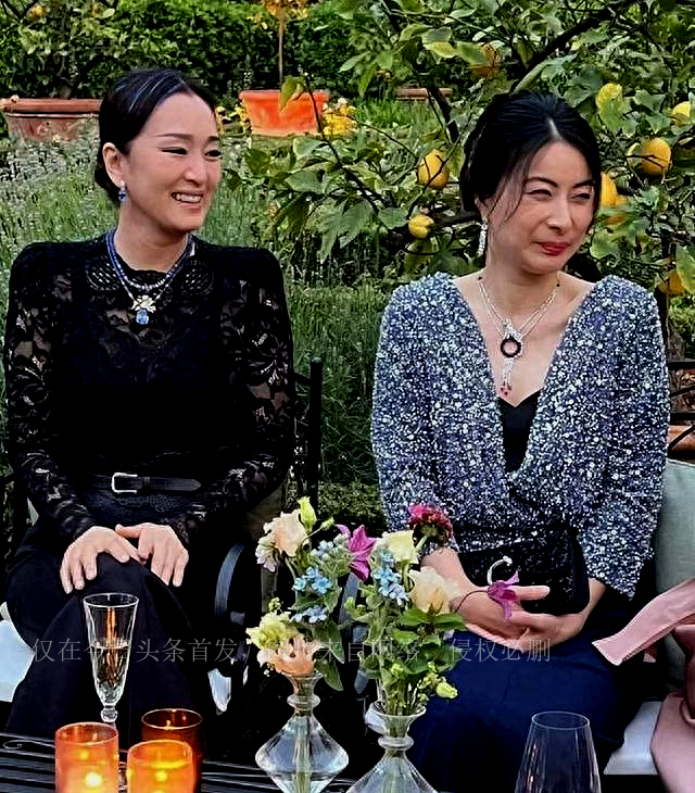 Gong Li and Guo Jingjing rarely took the initiative to kneel down and ...