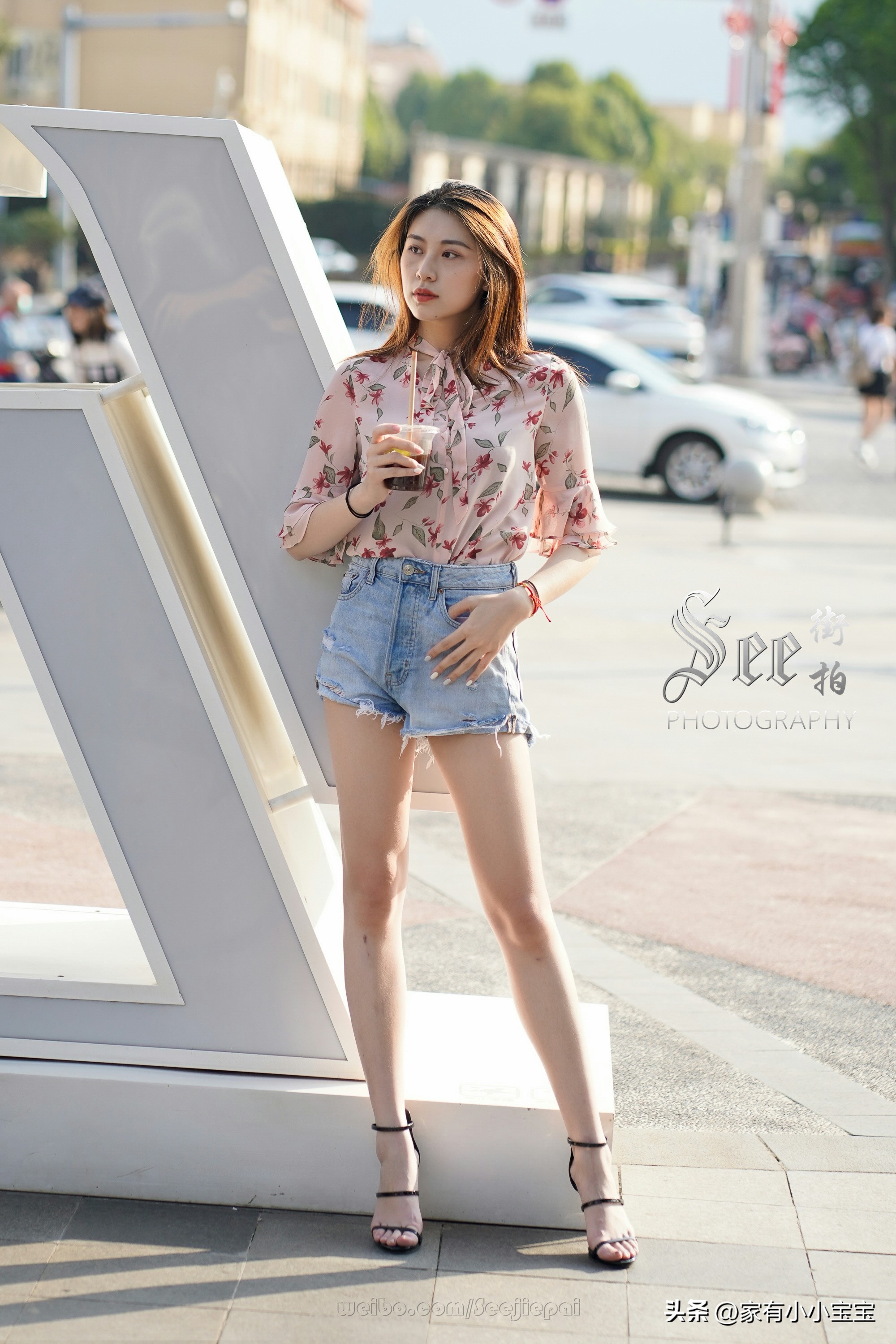 Street Shot: Tall beauty showing her unique fashion style - iNEWS