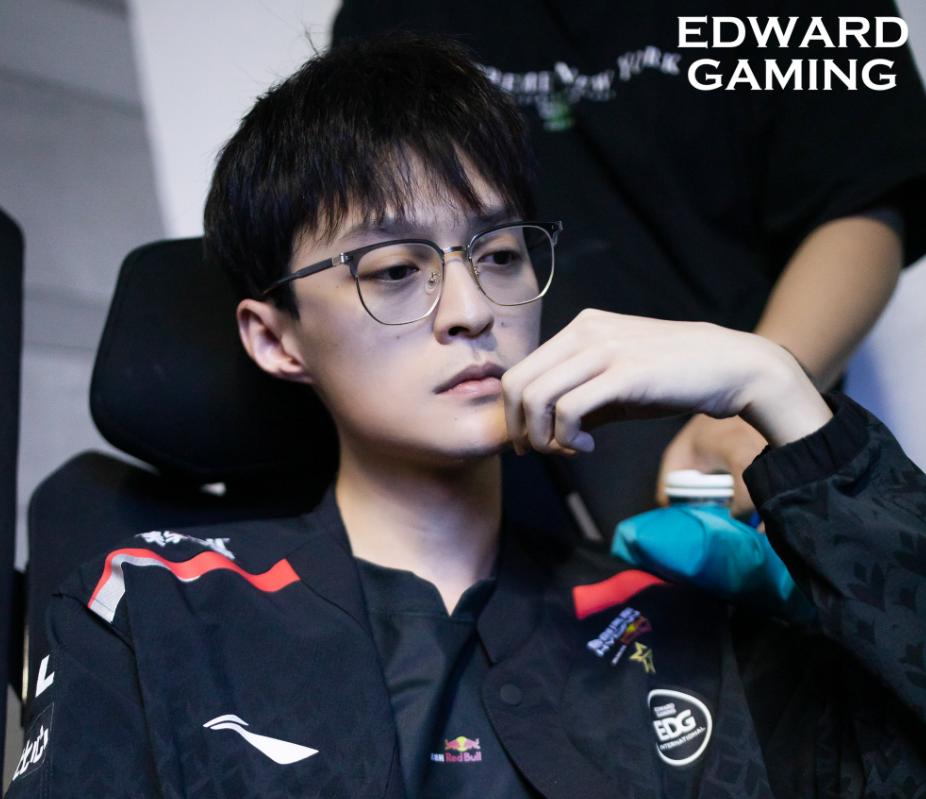 FoFo changed ID and apologized "I'm guilty"! EDG had another situation before the game, SMLZ ...