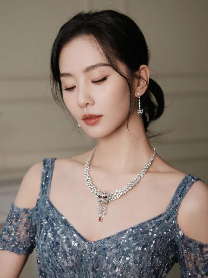 Liu Shishi·Blue Sequined Backless Long Dress - iNEWS