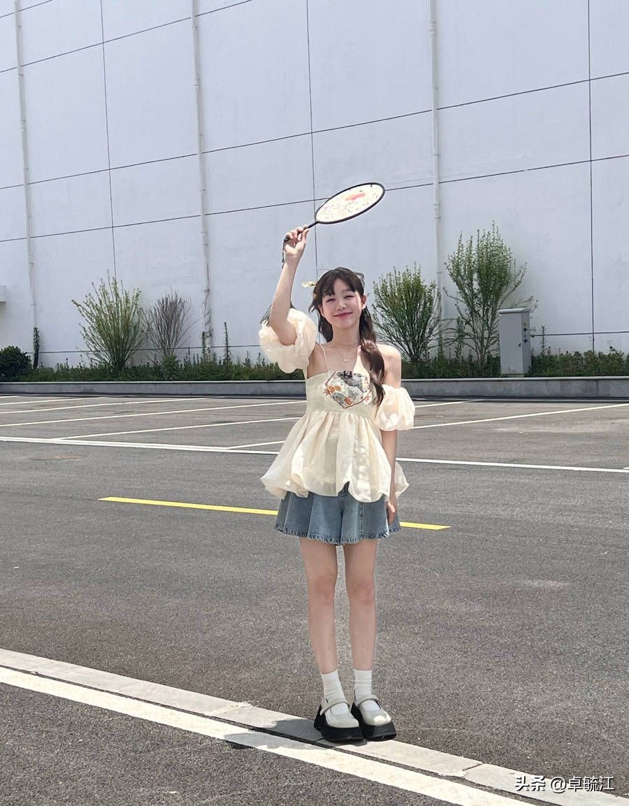 Xu Mengjie's summer style is exposed, blooming youthful charm and ...