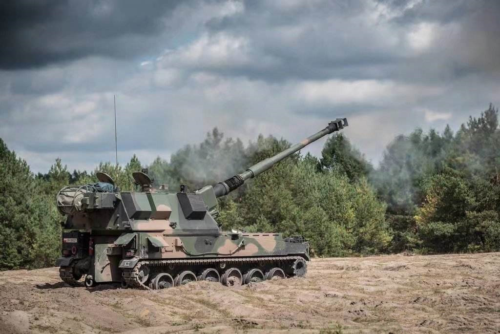 The long-awaited 155 self-propelled artillery has finally arrived. Is ...