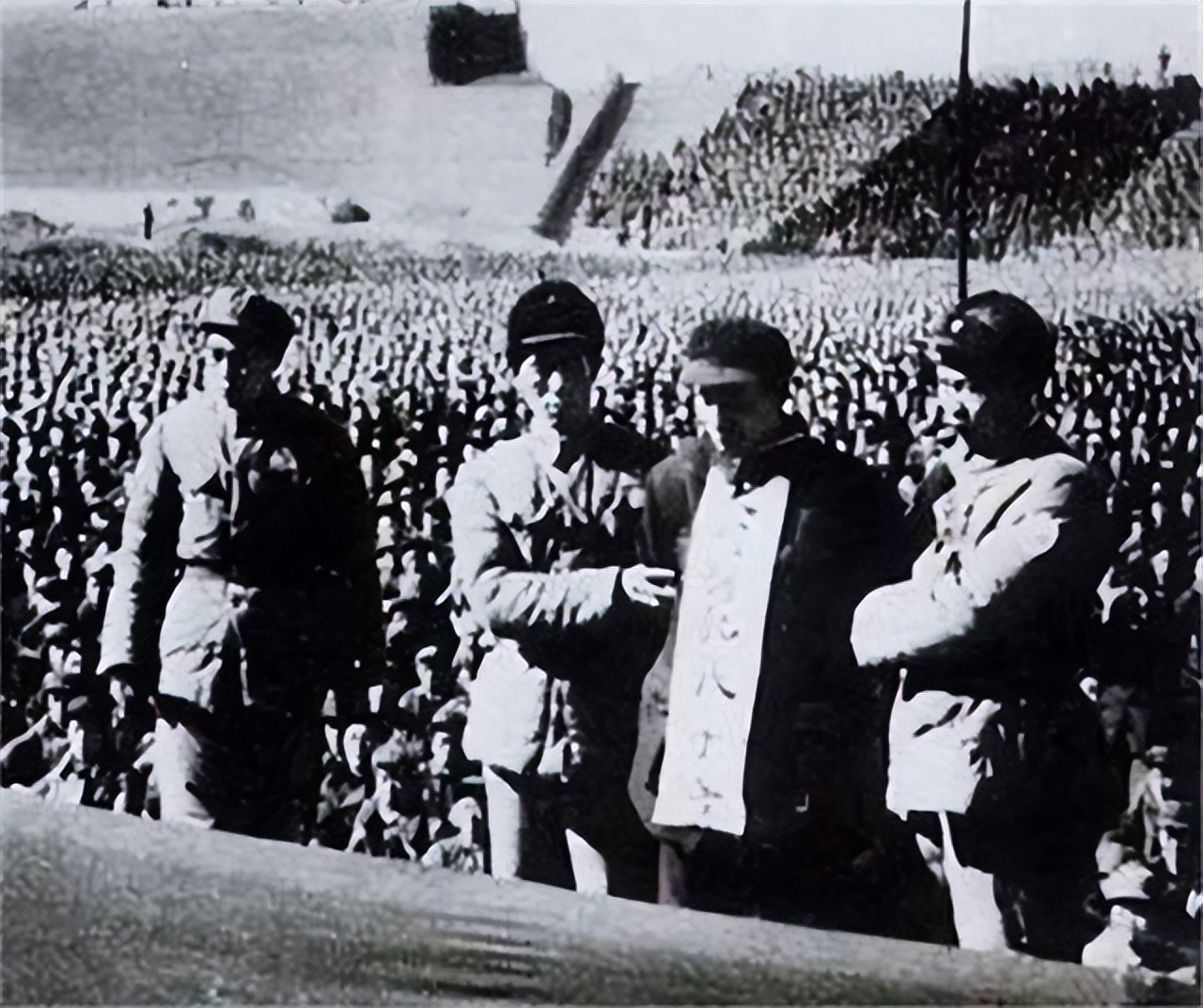 In order to catch the biggest traitor in the army, he "addicted to ...