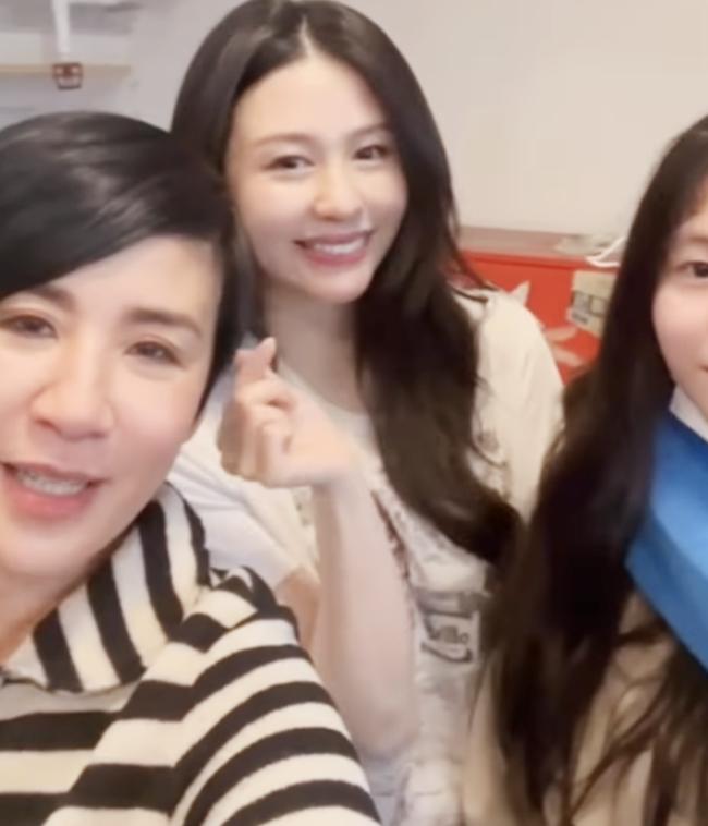 Qiu Shuzhen's three daughters are rarely in the same frame, the eldest ...