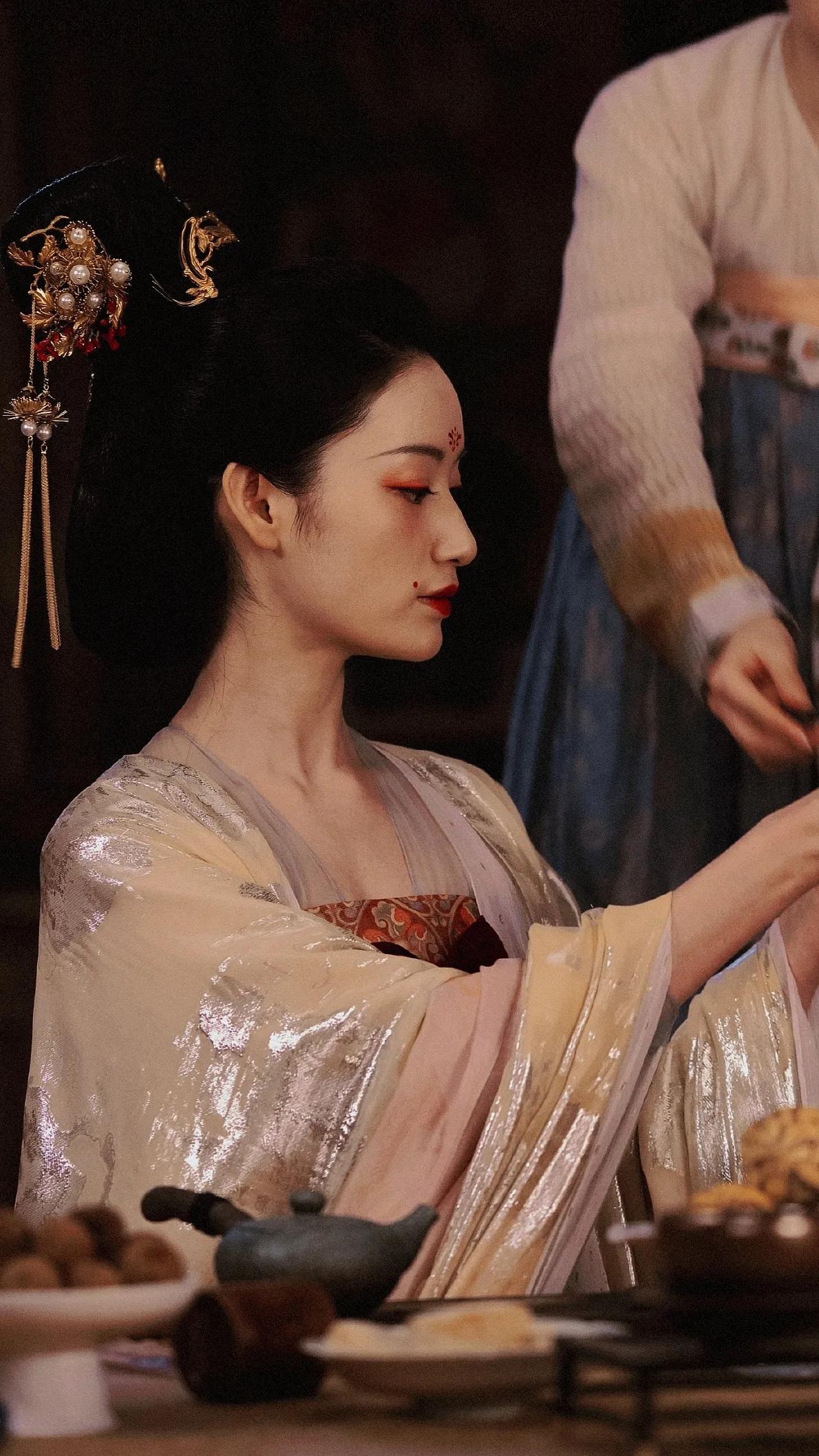 Guo Xiaoting's ancient costume wallpaper sharing: cold as the moon ...