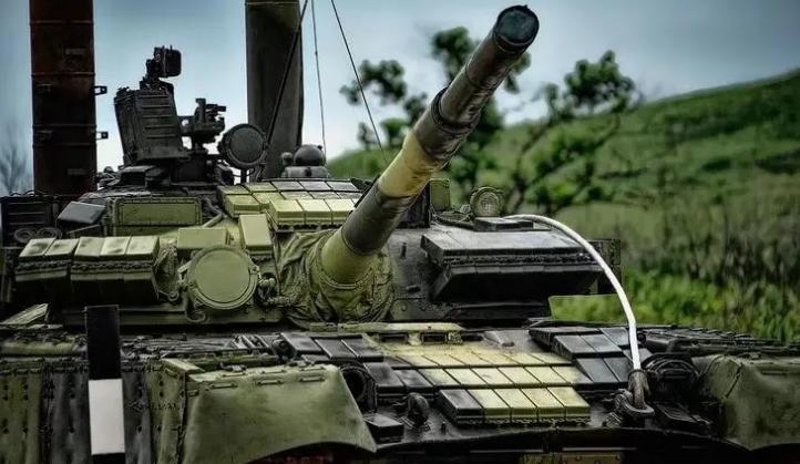 Russian main battle tanks ambushed and managed to tow back a British ...