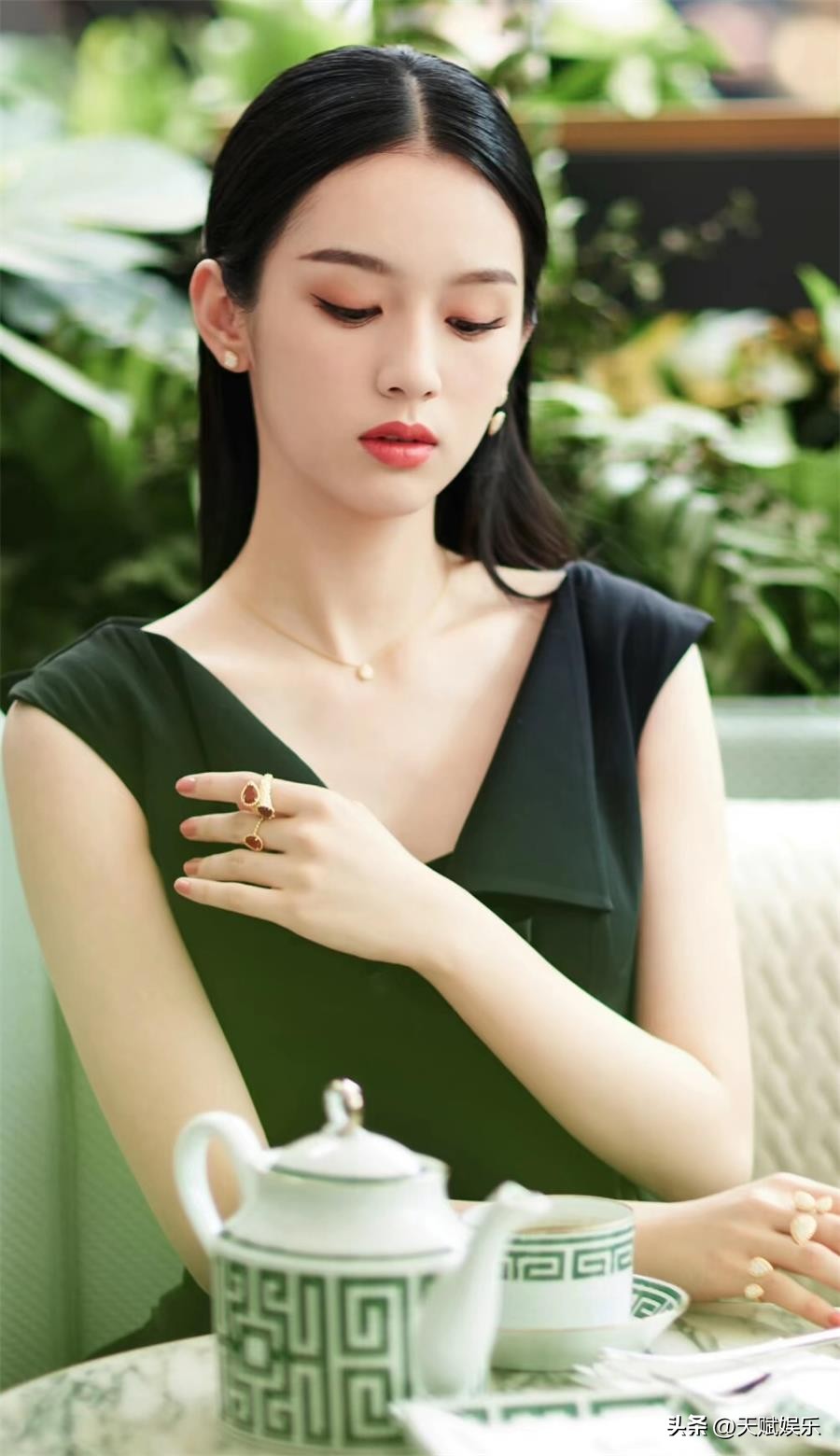 Photo album of film and television actress Zhou Ye (20) - iMedia