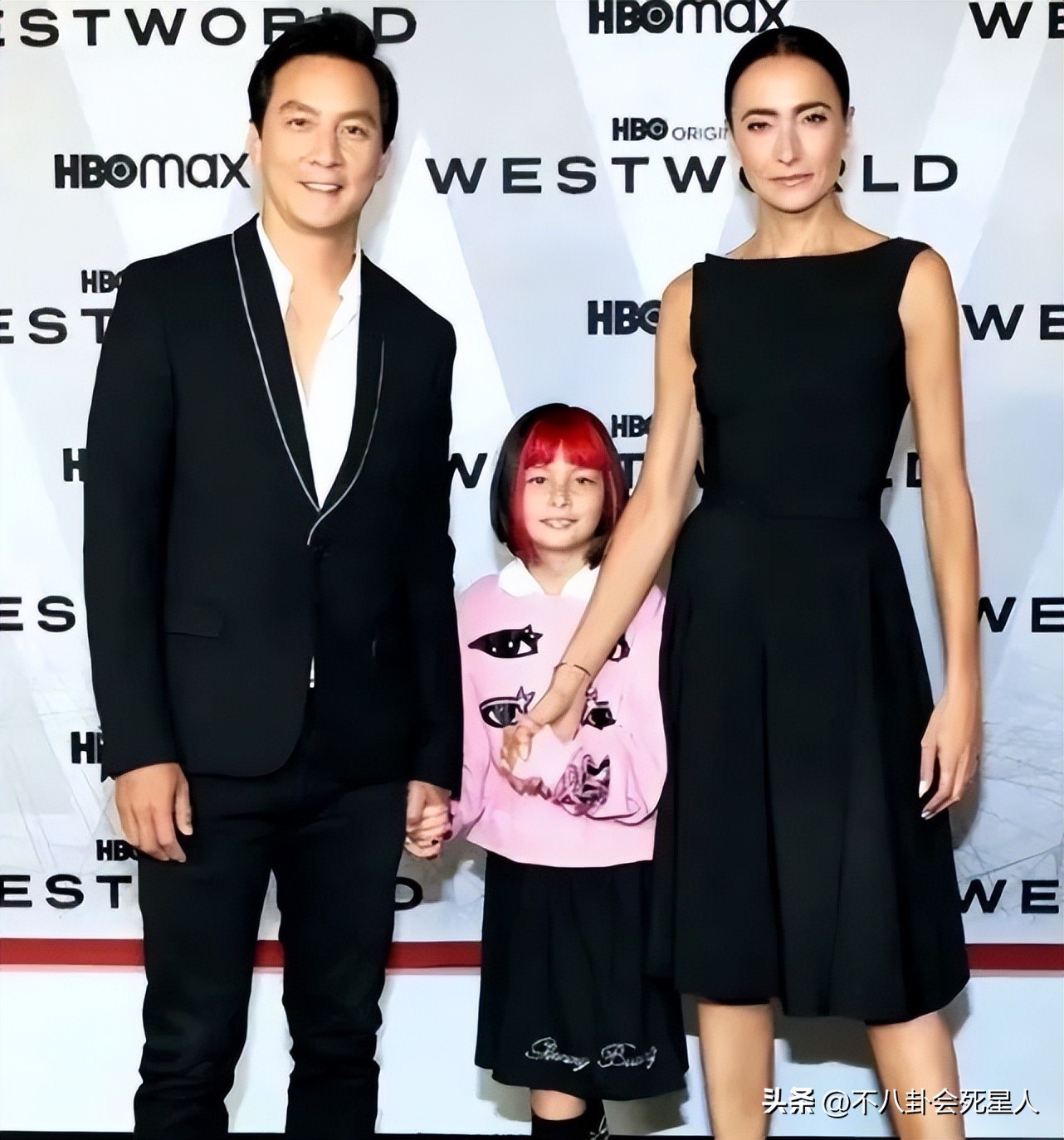 48-year-old Wu Yanzu's recent photos were exposed, with loose, dark and ...