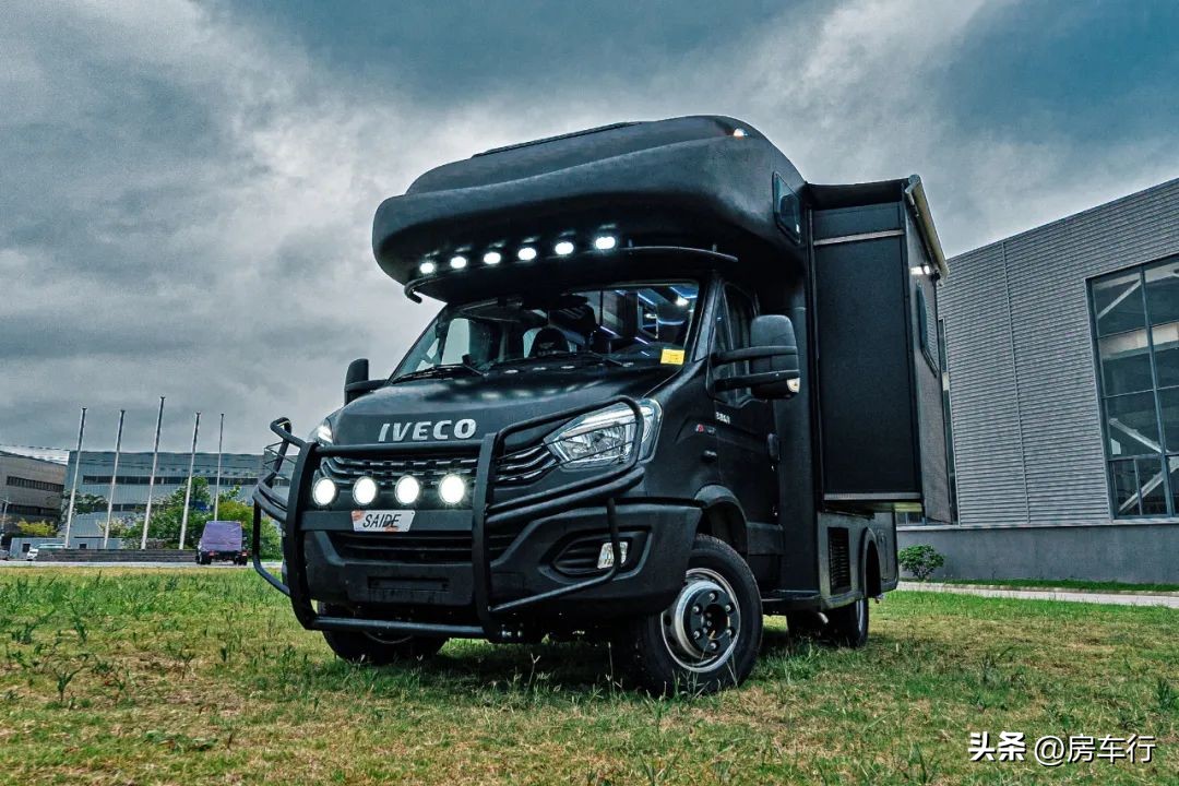 Customized all-black explosion-proof car paint, efficient rear-mounted ...