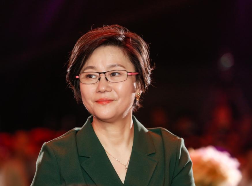 Zhou Xun and Chen Hong fell in love with him at first sight. They were ...