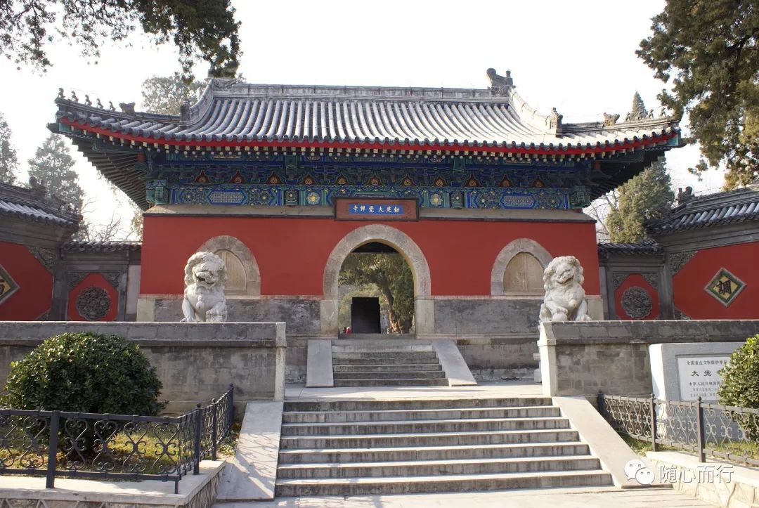 Tour guide, traveling in the western suburbs of Beijing, Xishan Dajue ...