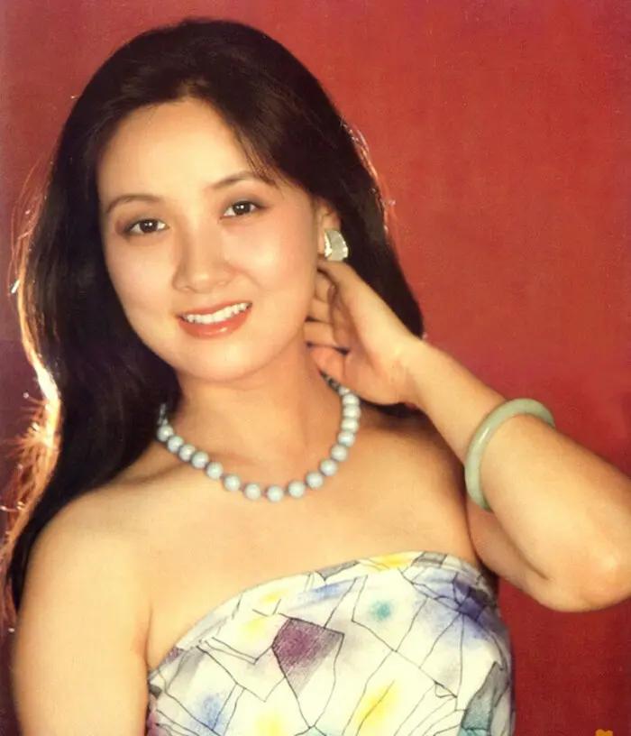 He is Jiang Wengan's son, Fang Zuming's brother, but his girlfriend climbed up to the teacher ...