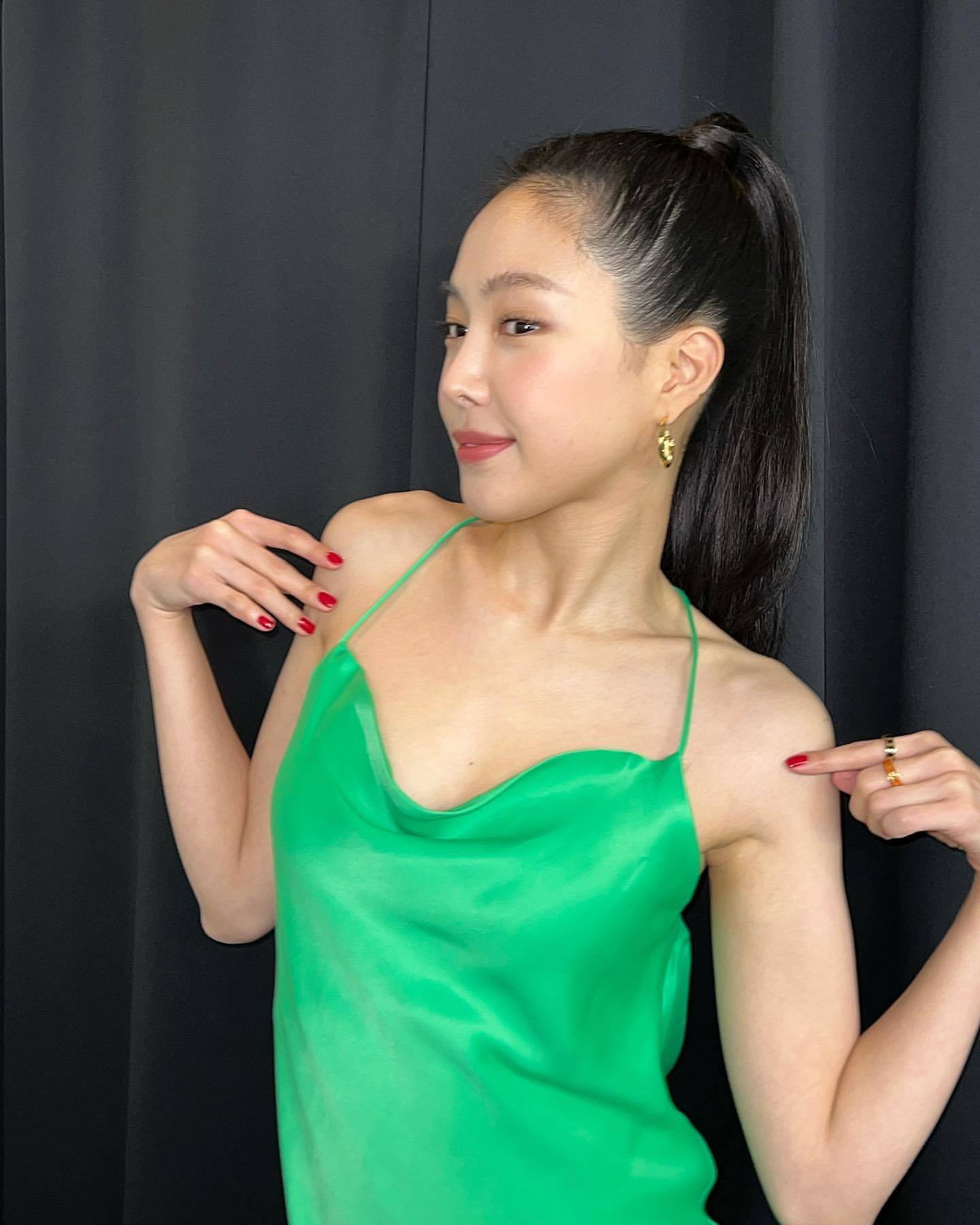 28-year-old Sun Naen, bold and backless fashion, sexy charm explosion ...