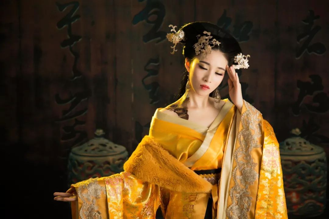 He Shen's wonderful harem! 9 beauties "Africans, Westerners, goddaughters" all have - iNEWS