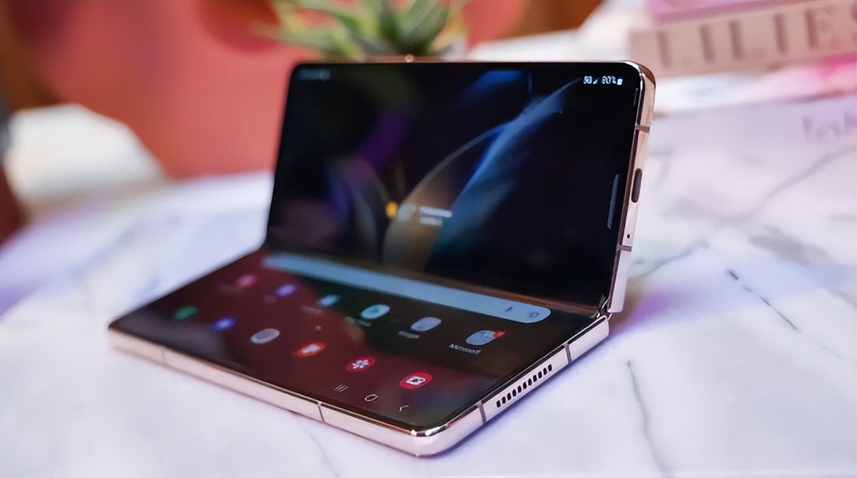 Samsung Galaxy Z Fold 4: $1,800 foldable phone returns with new design ...