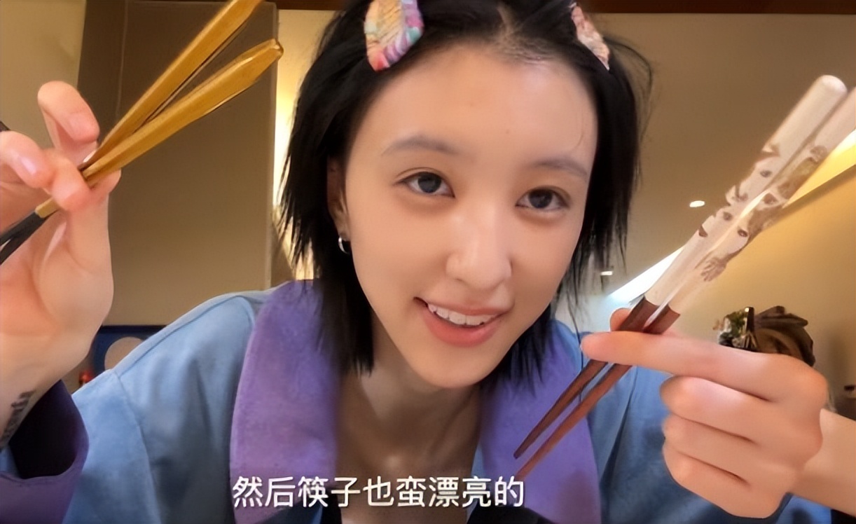 Hua Chenyu's girlfriend is rumored to be ill. She is 1.7 meters tall and weighs only 77 pounds ...