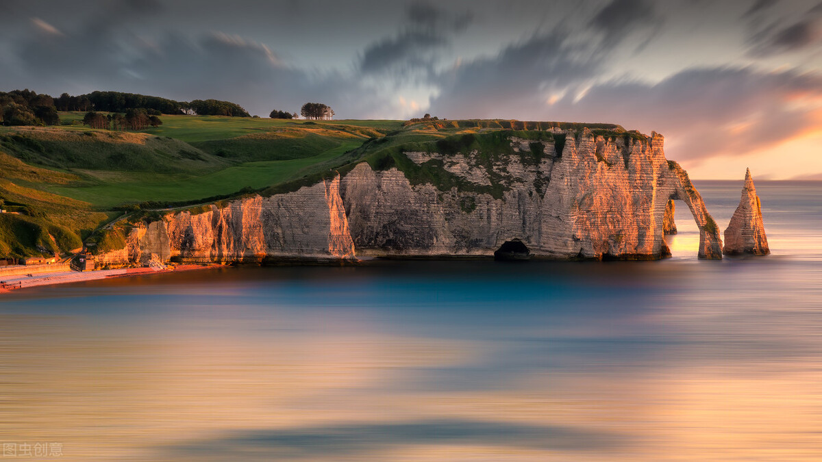 These stunning sea cliffs, you know? - iNEWS