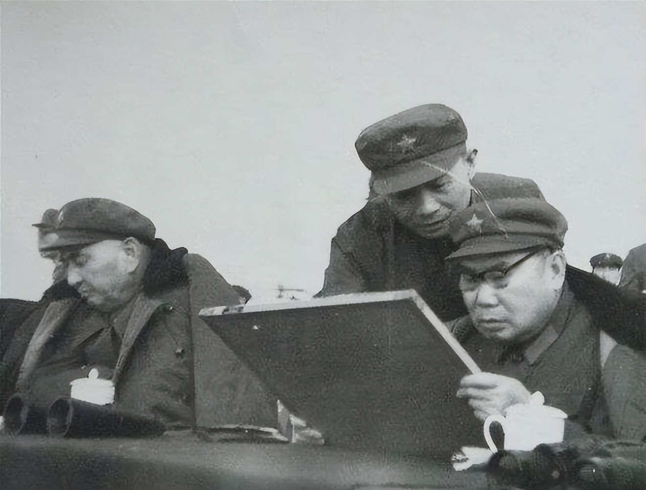 In 1983, Yang Dezhi's son-in-law died at the hands of a hooligan. After ...