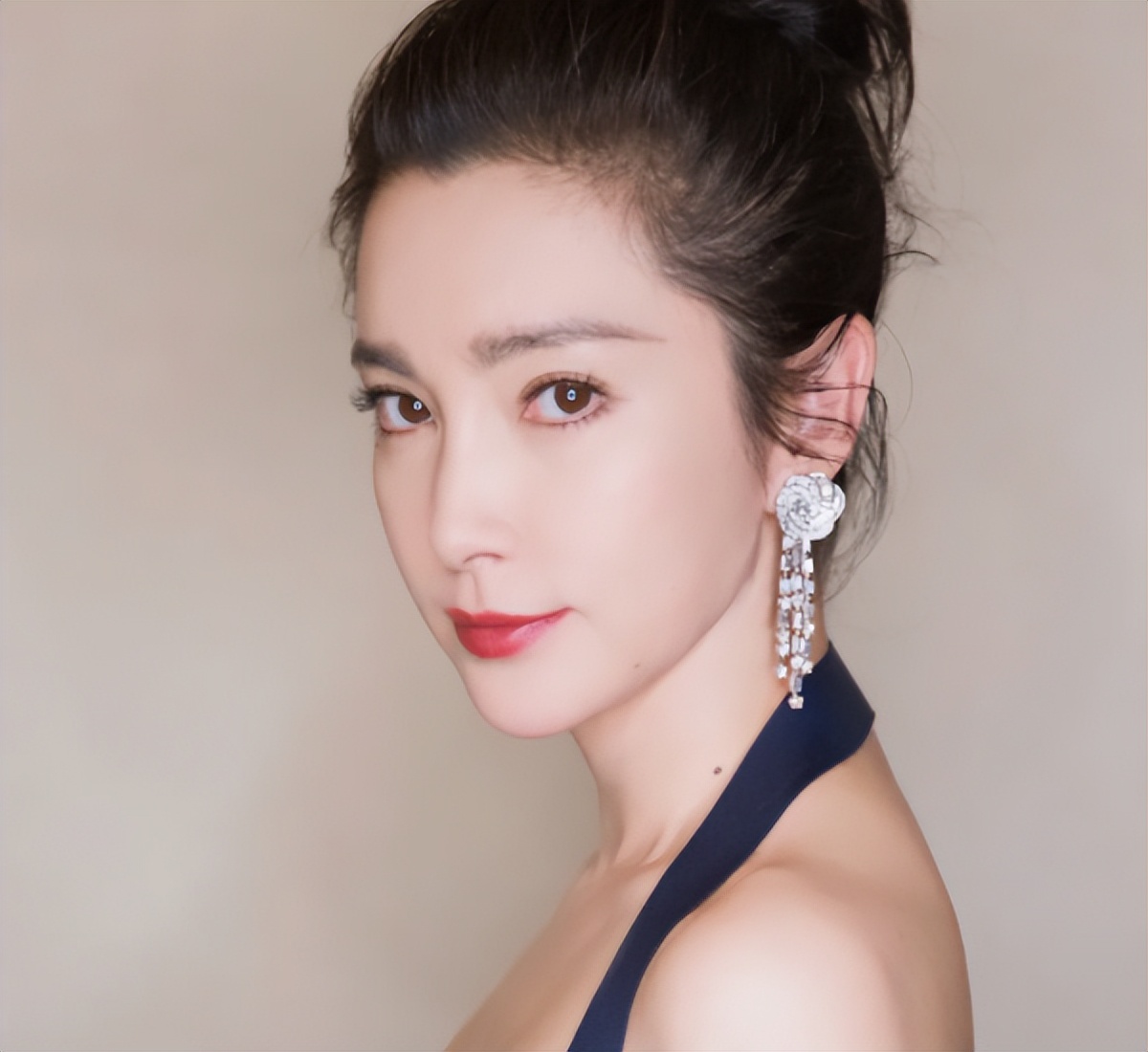 Looking at the history of Li Bingbing's fame, one knows that the help ...