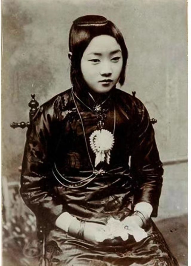 Meng Xiaodong tore away Mei Lanfang's true face, married Du Yuesheng, and accompanied him on the ...