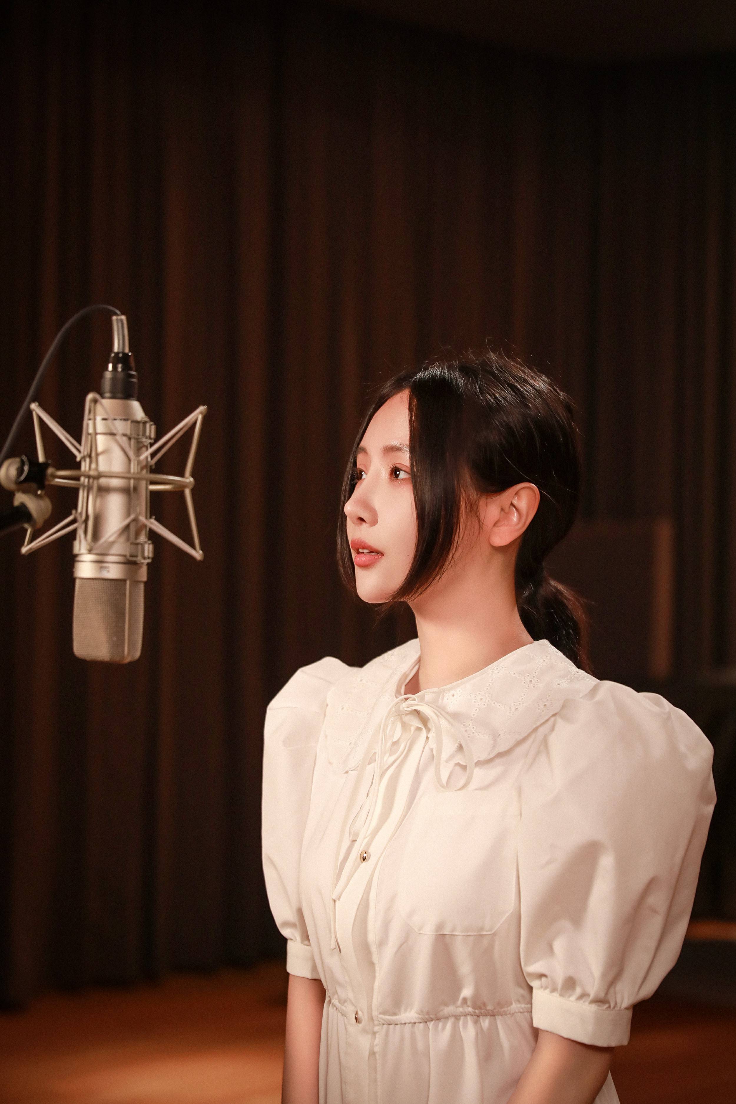 Singer Liu Meilin's new work "Yan" broke out of the cocoon - iNEWS