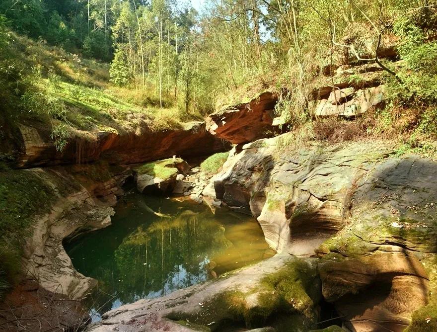 Jiangjin Longyin Carved Rock Valley Strange Stones - iMedia