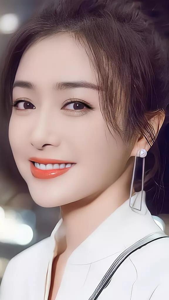 Qin Lan has an extraordinary temperament, beautiful and generous, beautiful as a flower, and ...