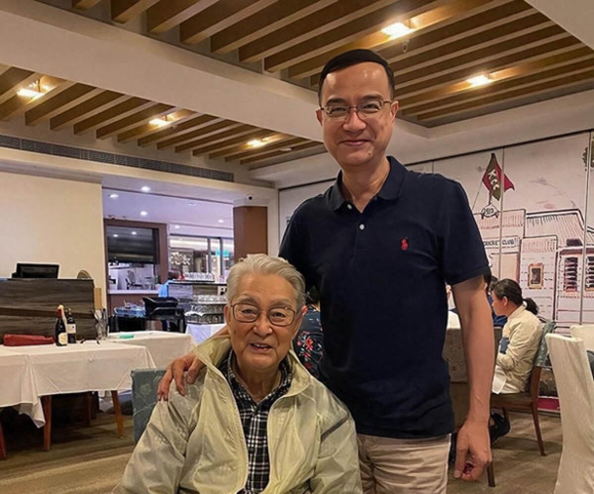 A well-known veteran TVB actor rarely appeared in public after retiring ...