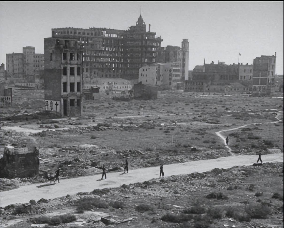 Behind the bombing of the US military in Tokyo during World War II, the ...