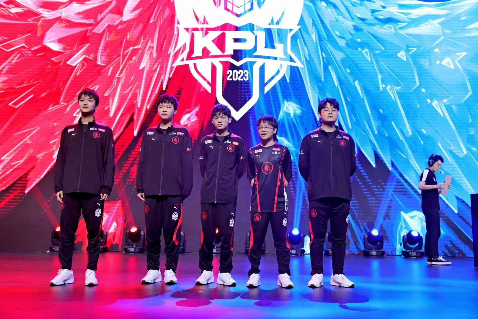 AG對陣LGD首發出爐：「沖S」的生死大戰，張角、Cat對戰老東家！ - 頭條匯